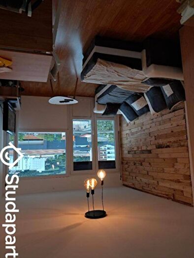 Appartement à louer - Badouillère-Saint Roch-Valbenoîte, Saint-Étienne - 1 pièce - 2 chambres