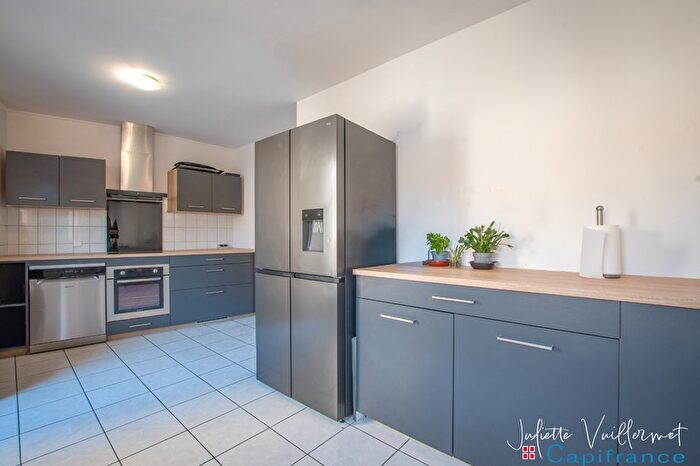 Appartement à vendre - Chambéry, Centre-ville - 4 pièces - 3 chambres