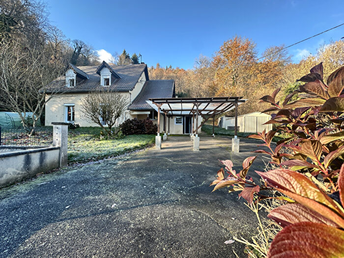 Maison à vendre - Cransac - 6 pièces - 5 chambres