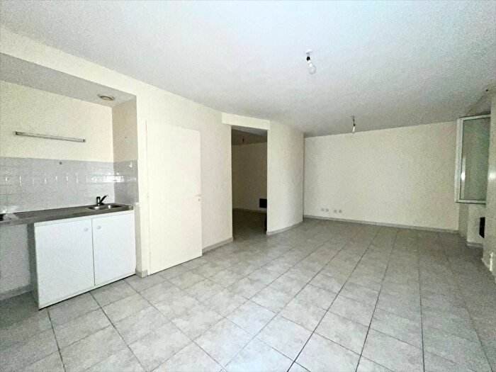 Appartement à louer - Rural, Pierrelatte - 1 pièce - 1 chambre