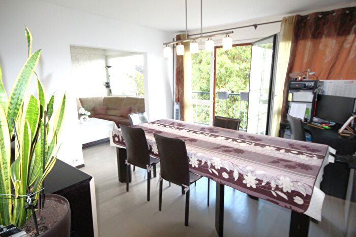 Appartement à vendre - Vélizy-Villacoublay, Mairie - 4 pièces - 3 chambres