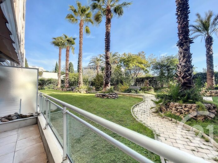 Appartement à louer - Cannes, Prado, République - 2 pièces - 1 chambre