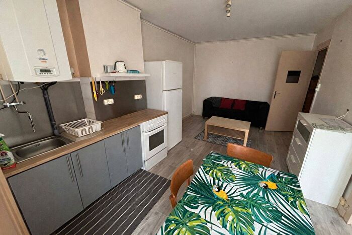 Appartement à louer - Hyper Centre-Vieille Ville, Saint-Étienne - 1 pièce