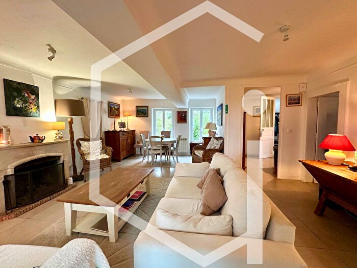 Maison à vendre - Cosne-Cours-sur-Loire - 7 pièces - 5 chambres