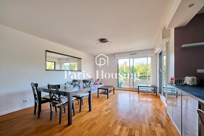 Issy-les-Moulineaux, Les Iles, La Ferme : Appartement 4 pièces à louer