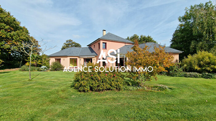 Maison à vendre - Saint-Charles-la-Forêt - 8 pièces - 5 chambres