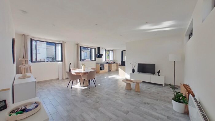 Appartement à louer - Châtellerault, Est - 4 pièces - 3 chambres