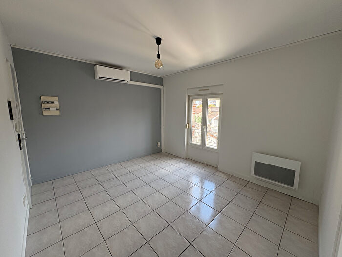 Appartement à louer - Agen, Cours Victor Hugo - 2 pièces - 1 chambre