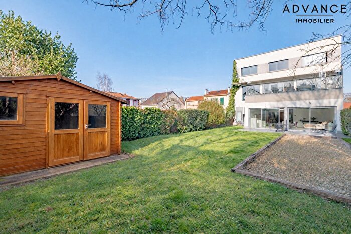 Maison 9 pièces à Nanterre, Université, à vendre