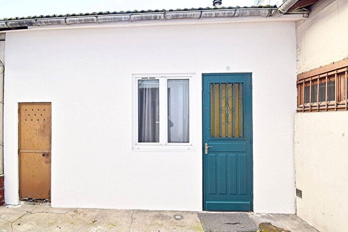 Levallois-Perret : Appartement 1 pièce à louer