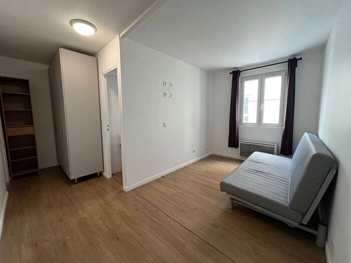 Faubourg du Temple-Hôpital Saint Louis, Paris 10ème arrondissement - Appartement 2 pièces à louer