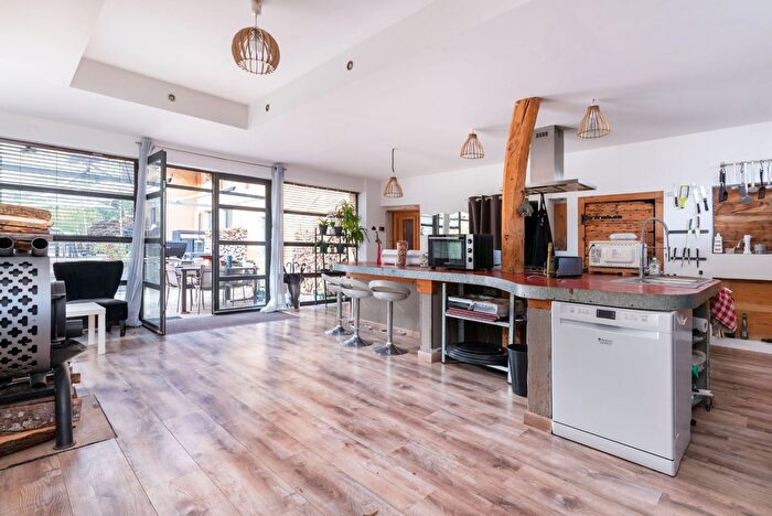 Maison à vendre - Grenoble, Gare - 12 pièces - 9 chambres