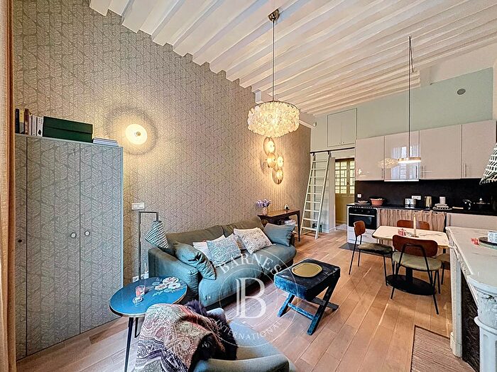 Appartement à louer - Paris e , Saint-Michel, Monnaie - 2 pièces - 1 chambre