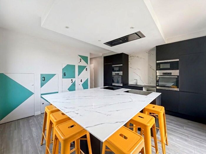 Toulouse, Croix de Pierre : Maison 9 pièces à vendre
