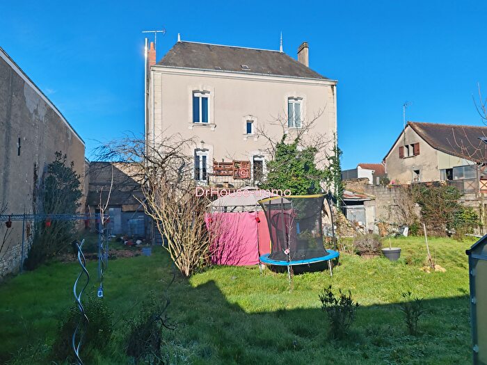 Maison à vendre - Dangé-Saint-Romain - 7 pièces - 4 chambres