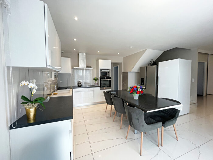 Maison à vendre - Salaise-sur-Sanne - 5 pièces - 4 chambres