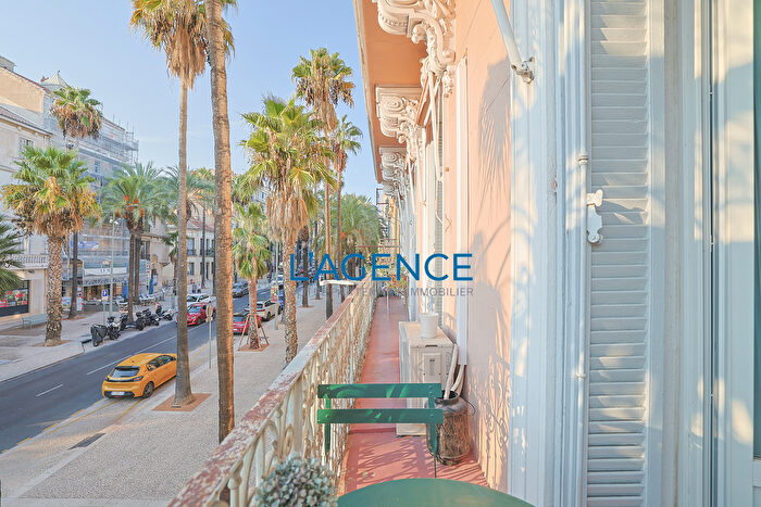 Appartement à vendre - Hyères, Centre-ville - 4 pièces - 3 chambres