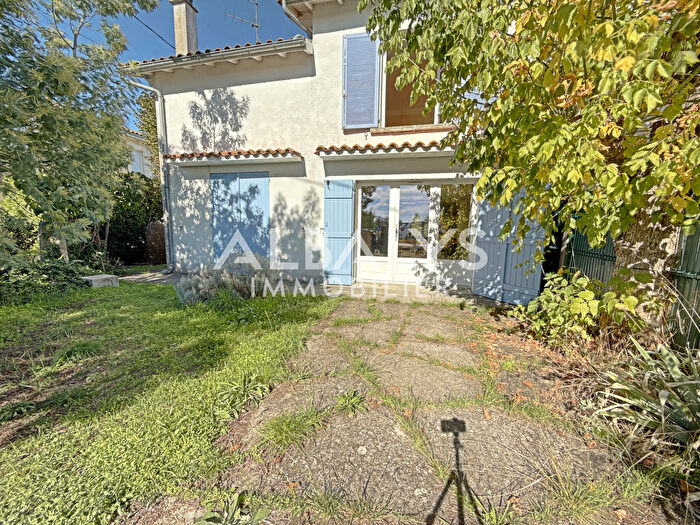 Maison à vendre - Coutras - 5 pièces - 4 chambres