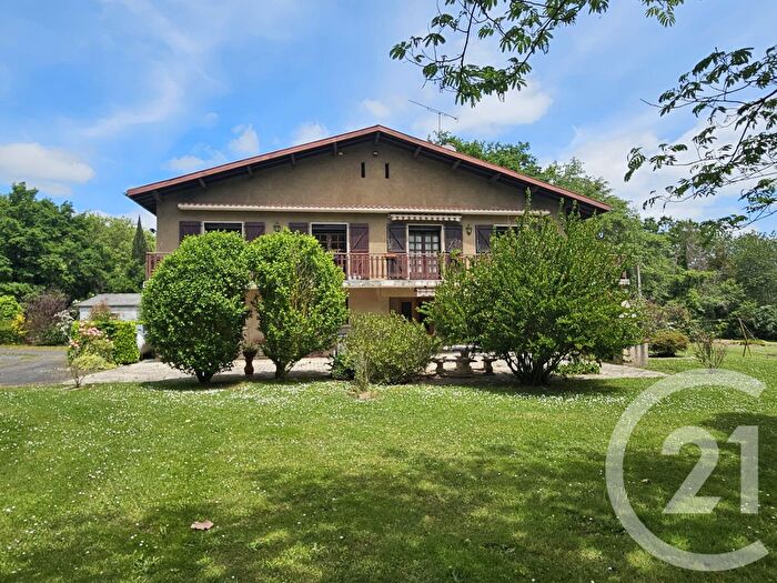 Maison 8 pièces à vendre à Arnaud-Guilhem