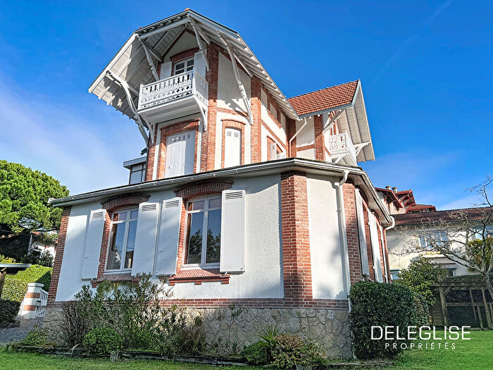 Maison à vendre - Arcachon, Ville dHiver, Parc Mauresque - 8 pièces - 6 chambres