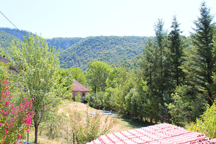 Maison 4 pièces à Bolozon, à vendre