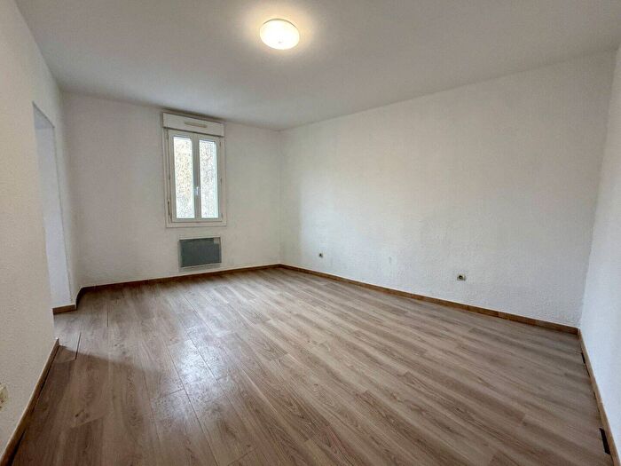 Appartement à louer - Centre Ville, Vauvert - 1 pièce