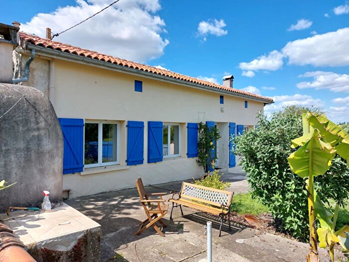 Maison à vendre - Jonzac - 4 pièces - 2 chambres