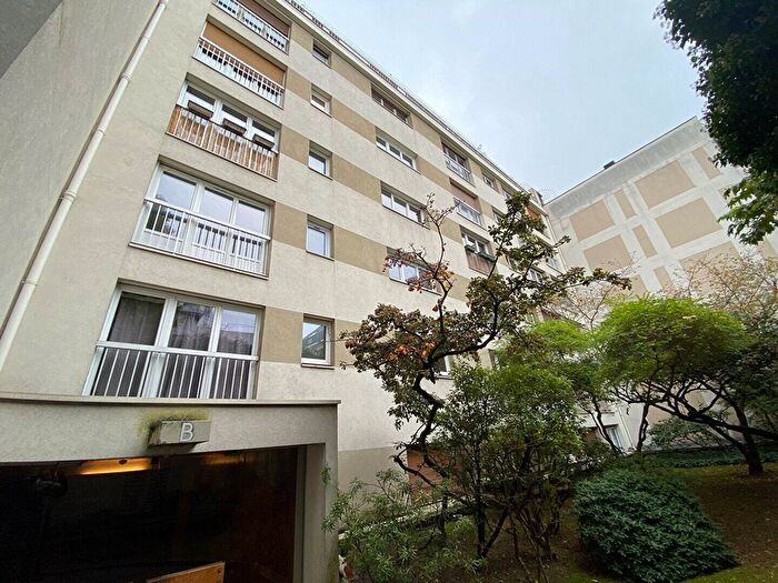 Appartement à louer - République-Saint Ambroise, Paris ème arrondissement - 2 pièces - 1 chambre