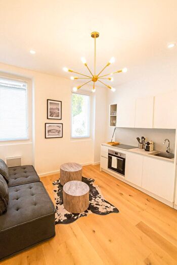 Appartement à louer - Vauban, Marseille ème - 2 pièces - 1 chambre