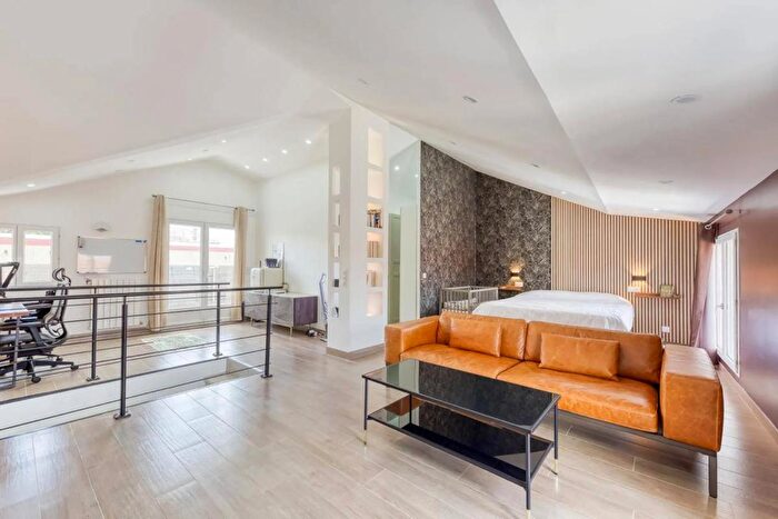 Maison à vendre - Limay, Centre-ville - 8 pièces - 5 chambres