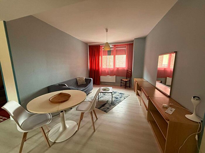 Appartement à louer - Rue de Lille-Faubourg dArras, Béthune - 2 pièces - 1 chambre