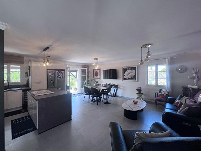 Maison à vendre - Roquebrune-sur-Argens, La Bouverie - 4 pièces - 3 chambres