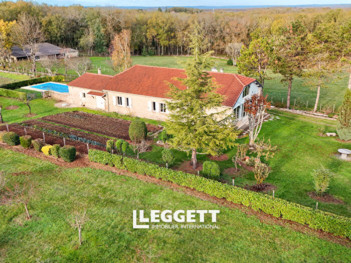 Maison à vendre - Valprionde - 7 pièces - 5 chambres