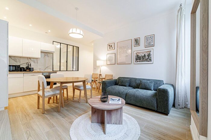 Appartement à louer - Le Port, Nice - 3 pièces - 2 chambres