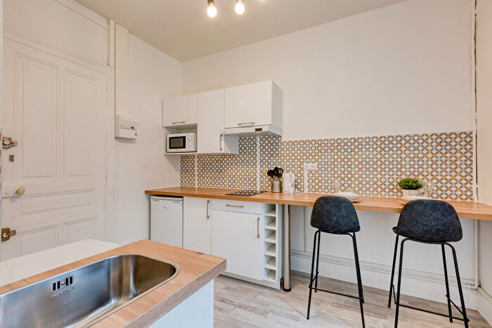 Appartement à louer - Nancy, Poincaré, Foch, Anatole France, Croix de Bourgogne - 1 pièce - 1 chambre