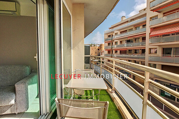 Appartement à louer - Antibes, Juan-les-Pins, Le Cap - 2 pièces - 1 chambre