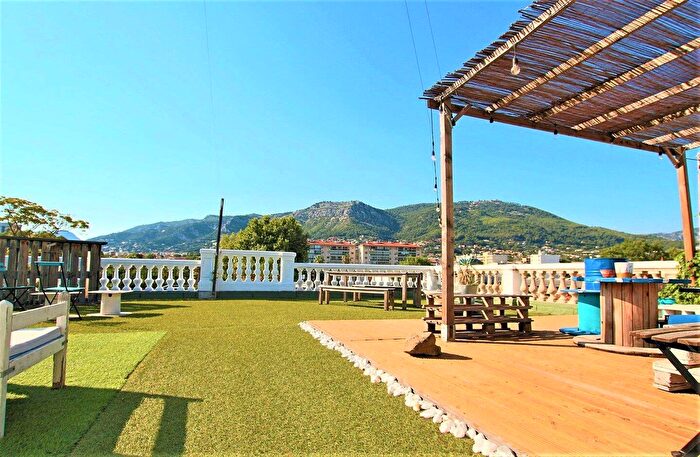 Appartement à louer - Toulon - 4 pièces - 2 chambres