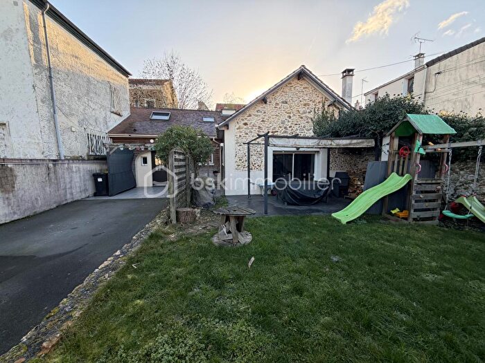 Maison à vendre - Condé-Sainte-Libiaire - 5 pièces - 3 chambres