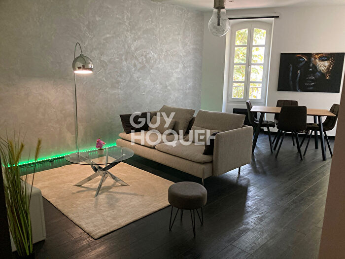 Tarascon, Centre-ville, Château, Condamine : Appartement 2 pièces à louer