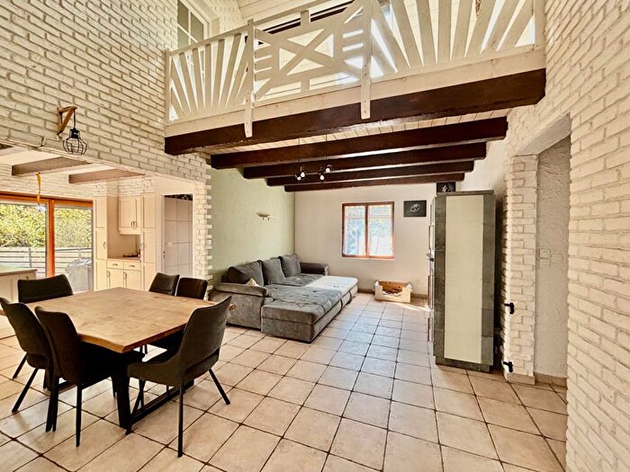 Saint-Dizier-l'Évêque : Maison 7 pièces à vendre