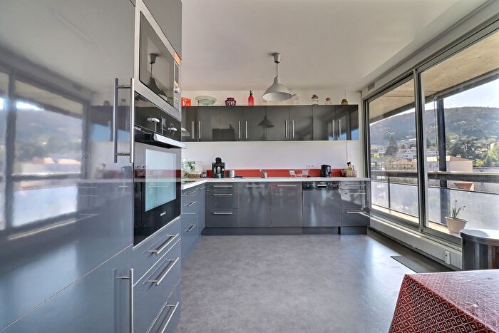 Appartement à vendre - Chamalières - 5 pièces - 3 chambres