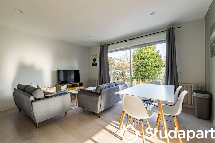 Appartement à louer - Plume la Boule-Raba, Talence - 1 pièce - 2 chambres