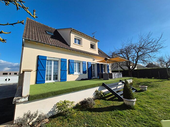 Maison à vendre - Jouy-le-Châtel - 6 pièces - 5 chambres