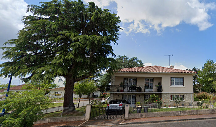 Maison à vendre - La Roche-Chalais - 8 pièces - 5 chambres