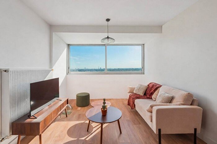 Appartement à louer - Plateau-Grèves-Europe-Gare du Stade-Fossés Jean, Colombes - 5 pièces - 4 chambres