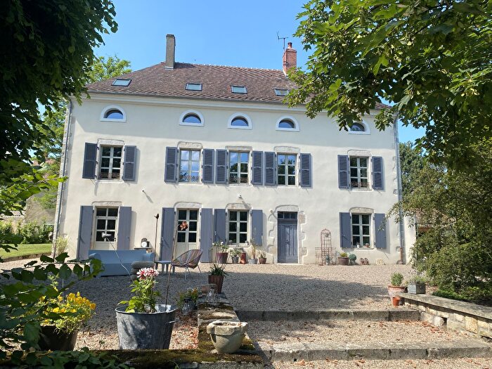 Saint-Germain-de-Salles - Maison 9 pièces à vendre