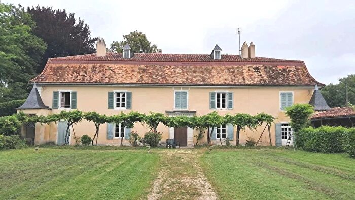 Maison à vendre - Aubeterre-sur-Dronne - 16 pièces - 8 chambres