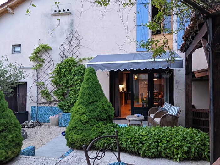 Maison à vendre - Aubeterre-sur-Dronne - 7 pièces - 4 chambres