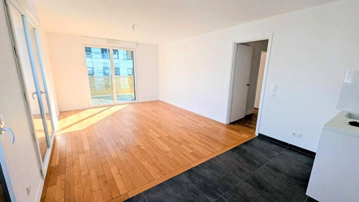 Appartement à louer - Espaces Jeunes, Issy-les-Moulineaux - 3 pièces - 2 chambres