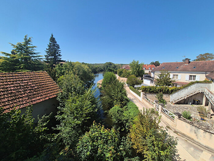 Champs-sur-Yonne : Appartement 4 pièces à louer